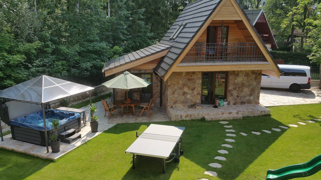 Chata Panorama Slapy - pronájem chaty s vířivkou, člunem a pláží